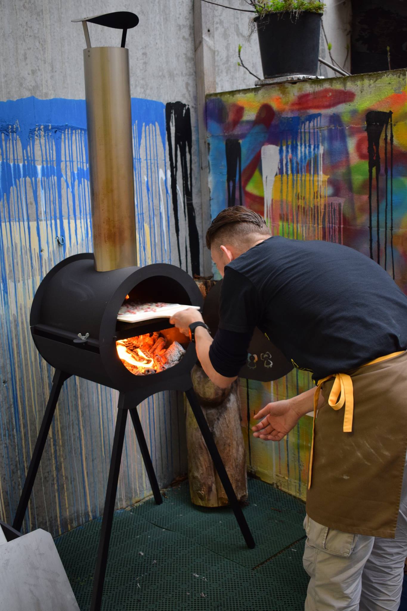 FLÀMMEKUECHE ÌSCH BOMBISCH' - COLORS Urban Art